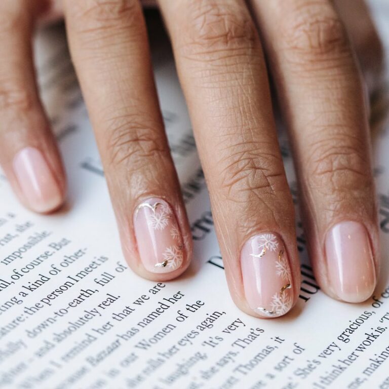 Najlepši novogodišnji nokti – ideje | Alexandar Cosmetics Blog